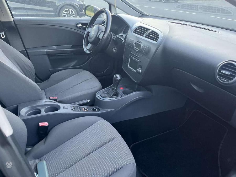 Black SEAT Leon 2005 in Vilnius, with an engine capacity of 1.98 L and mileage of 179 thousand km for 1999 €, photo 7 on AUTOMOTO.COM.LV