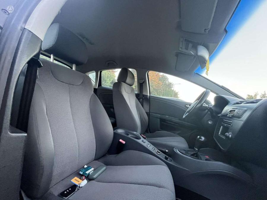 Black SEAT Leon 2005 in Vilnius, with an engine capacity of 1.98 L and mileage of 179 thousand km for 1999 €, photo 8 on AUTOMOTO.COM.LV