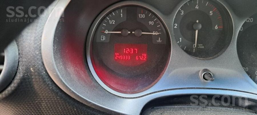 Black SEAT Leon 2005 in Riga, with an engine capacity of 2.00 L and mileage of 250 thousand km for 1200 €, photo 9 on AUTOMOTO.COM.LV