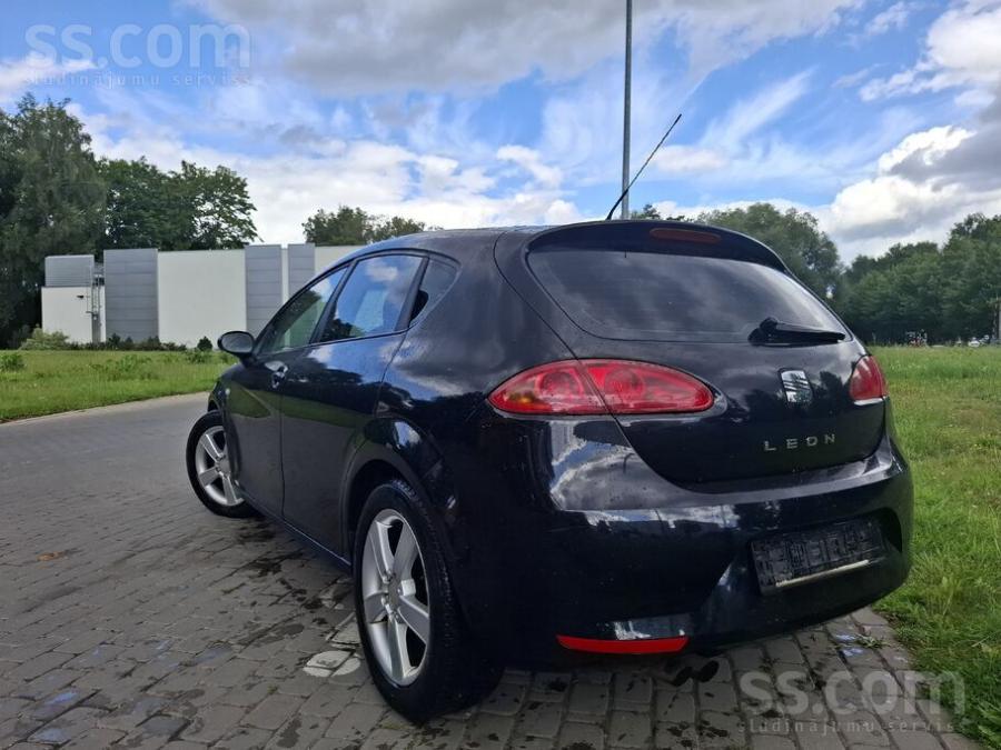 Melns SEAT Leon 2005 Rīga, ar dzinēja tilpumu 2.00 L un nobraukumu 298 tūkst. km par 1280 €, foto 5 vietnē AUTOMOTO.COM.LV