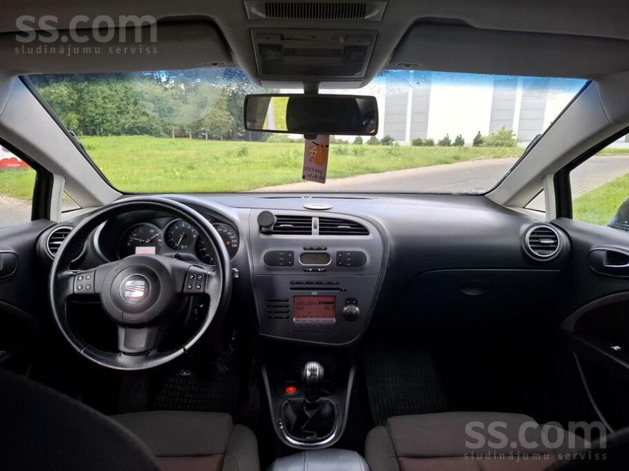 Melns SEAT Leon 2005 Rīga, ar dzinēja tilpumu 2.00 L un nobraukumu 298 tūkst. km par 1280 €, foto 7 vietnē AUTOMOTO.COM.LV