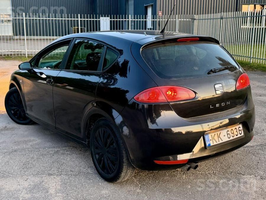 Black SEAT Leon 2005 in Jelgava, with an engine capacity of 2.00 L and mileage of 250 thousand km for 1550 €, photo 4 on AUTOMOTO.COM.LV