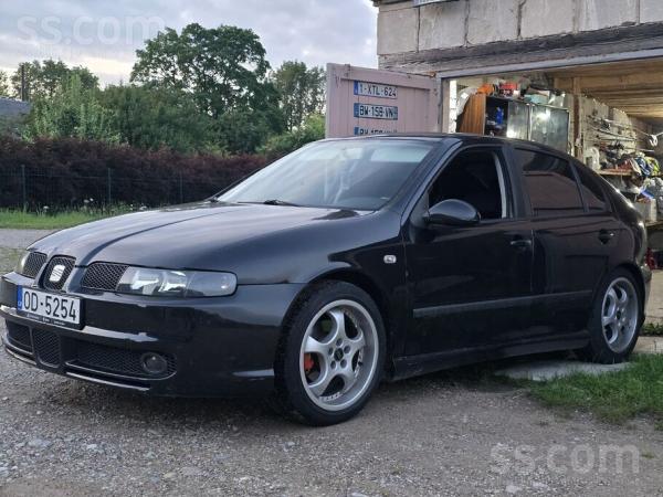 Black SEAT Leon 2005 in Talsi, with an engine capacity of 1.90 L and mileage of 190 thousand km for 2850 €, photo 1 on AUTOMOTO.COM.LV