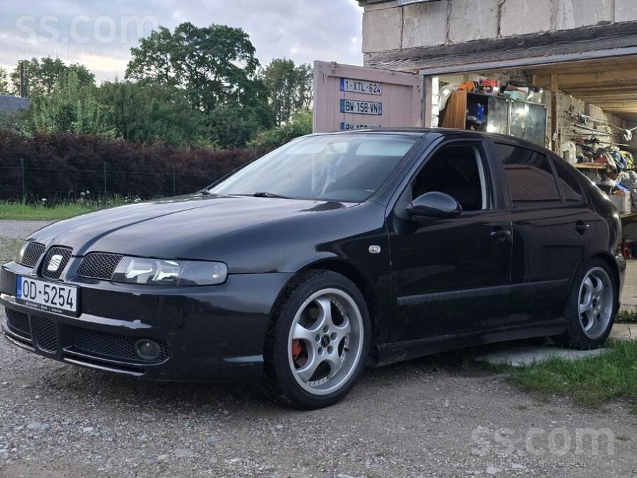 Black SEAT Leon 2005 in Talsi, with an engine capacity of 1.90 L and mileage of 190 thousand km for 2850 €, photo 1 on AUTOMOTO.COM.LV