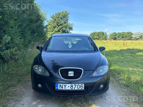 SEAT Leon 2005 in Liepaja on AUTOMOTO.COM.LV Black SEAT Leon 2005 in Liepaja, with an engine capacity of 1.90 L and mileage of 365 thousand km for 1300 €, photo 3 on AUTOMOTO.COM.LV