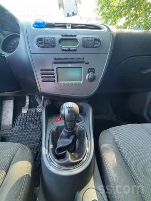 Black SEAT Leon 2005 in Liepaja, with an engine capacity of 1.90 L and mileage of 365 thousand km for 1300 €, photo 5 on AUTOMOTO.COM.LV