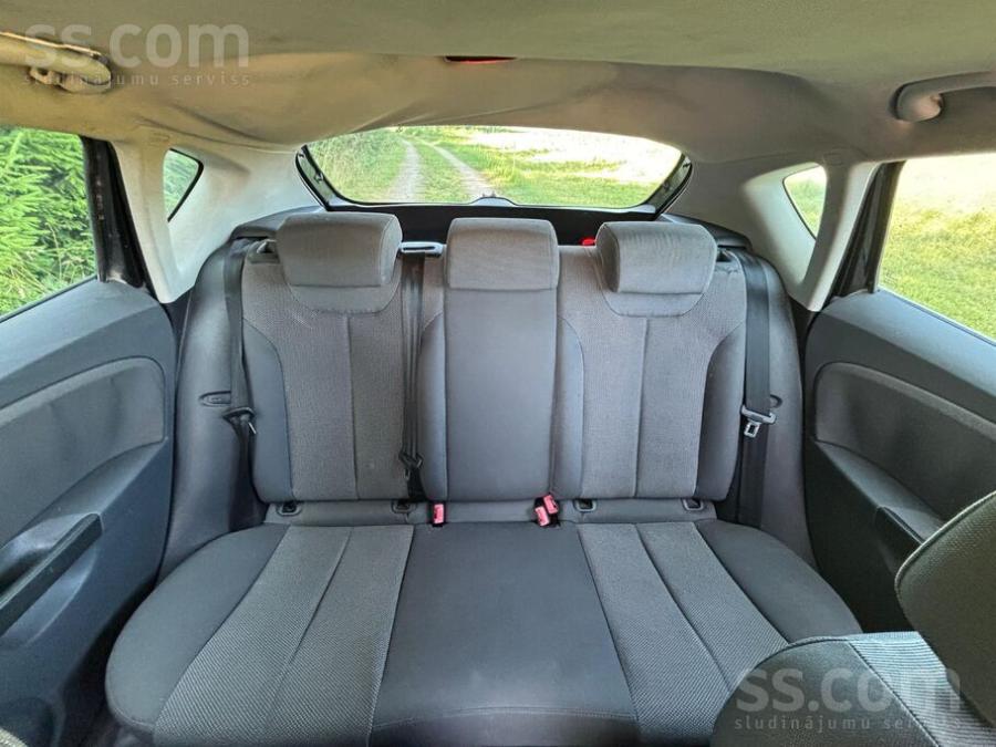 Black SEAT Leon 2005 in Liepaja, with an engine capacity of 1.90 L and mileage of 365 thousand km for 1300 €, photo 6 on AUTOMOTO.COM.LV