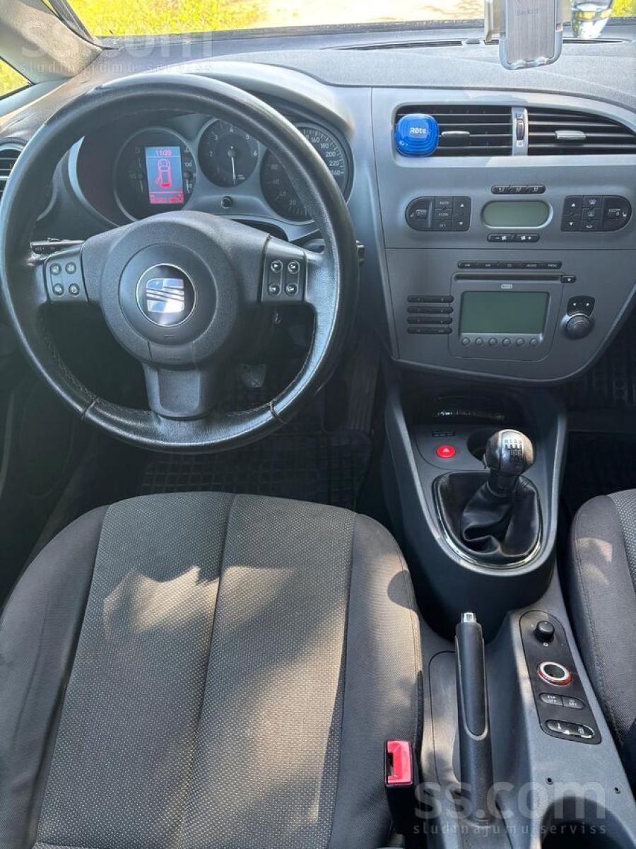 Black SEAT Leon 2005 in Liepaja, with an engine capacity of 1.90 L and mileage of 365 thousand km for 1300 €, photo 7 on AUTOMOTO.COM.LV