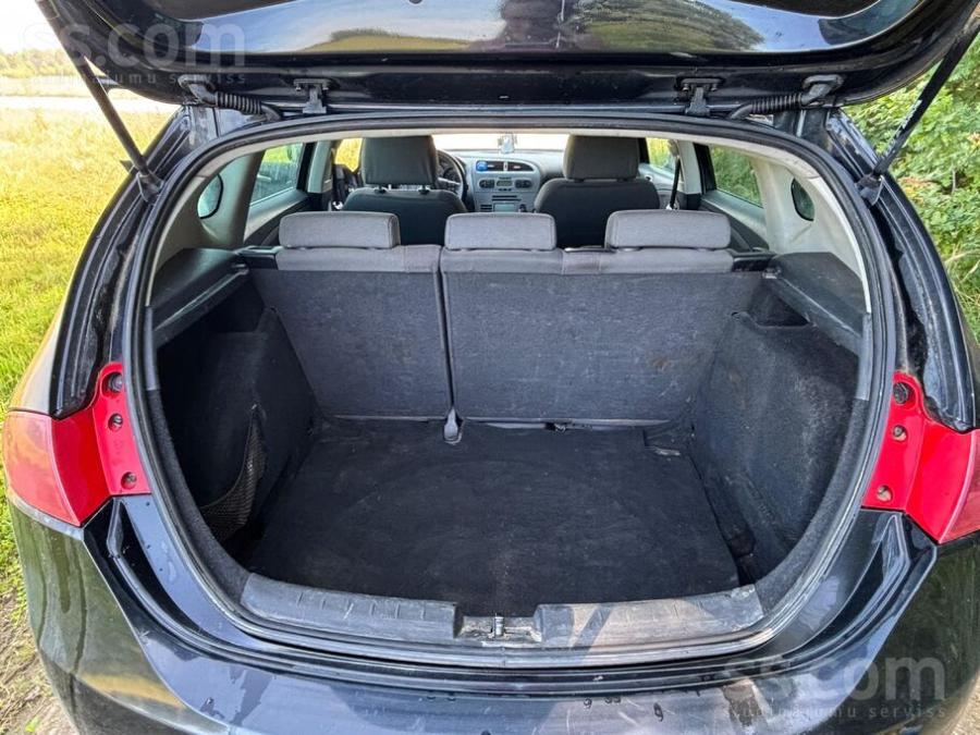 Black SEAT Leon 2005 in Liepaja, with an engine capacity of 1.90 L and mileage of 365 thousand km for 1300 €, photo 8 on AUTOMOTO.COM.LV