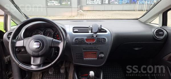 Melns SEAT Leon 2006 Rīga, ar dzinēja tilpumu 2.00 L un nobraukumu 390 tūkst. km par 1100 €, foto 5 vietnē AUTOMOTO.COM.LV