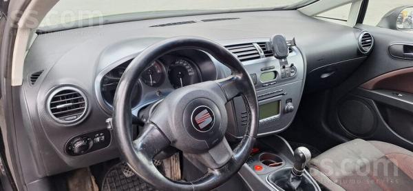 Melns SEAT Leon 2006 Rīga, ar dzinēja tilpumu 2.00 L un nobraukumu 390 tūkst. km par 1100 €, foto 9 vietnē AUTOMOTO.COM.LV