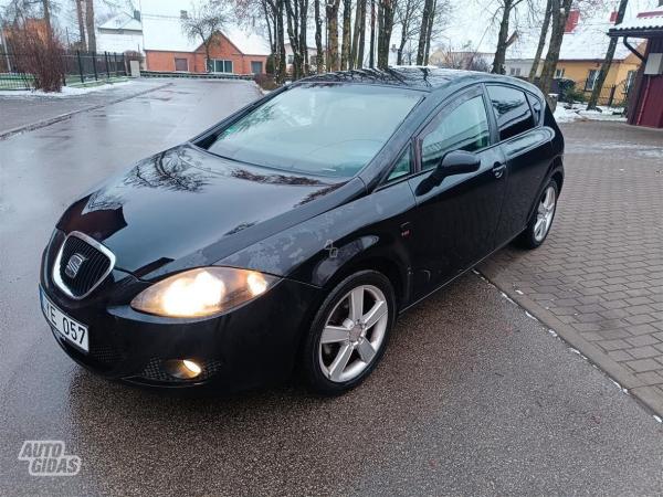 Black SEAT Leon 2006 in Vilnius, with an engine capacity of 2.00 L and mileage of 300 thousand km for 1300 €, photo 1 on AUTOMOTO.COM.LV