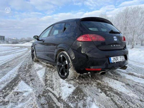 Black SEAT Leon 2006 in Kaunas, with an engine capacity of 1.97 L and mileage of 350 thousand km for 1490 €, photo 4 on AUTOMOTO.COM.LV