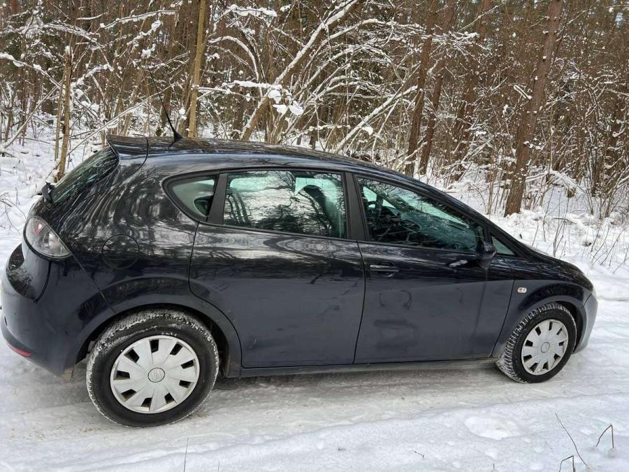 Black SEAT Leon 2006 in Alytus, with an engine capacity of 1.97 L and mileage of 313 thousand km for 1200 €, photo 5 on AUTOMOTO.COM.LV