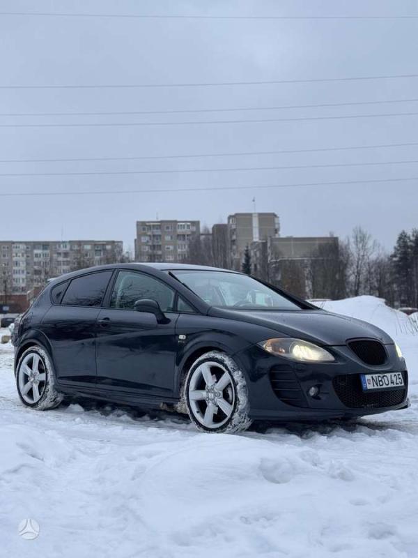 Black SEAT Leon 2006 in Vilnius, with an engine capacity of 2.00 L and mileage of 208 thousand km for 2550 €, photo 1 on AUTOMOTO.COM.LV