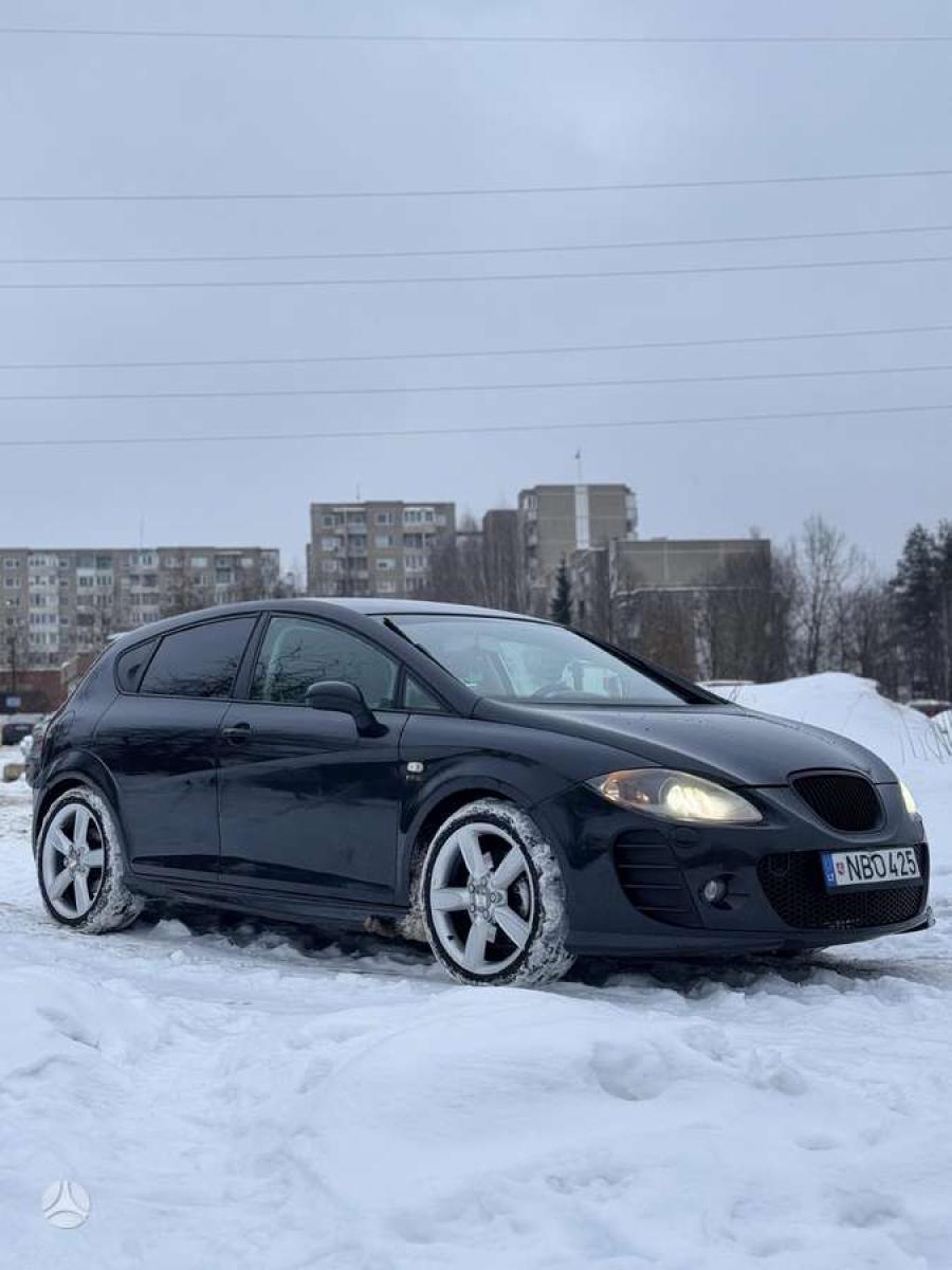 Black SEAT Leon 2006 in Vilnius, with an engine capacity of 2.00 L and mileage of 208 thousand km for 2550 €, photo 1 on AUTOMOTO.COM.LV