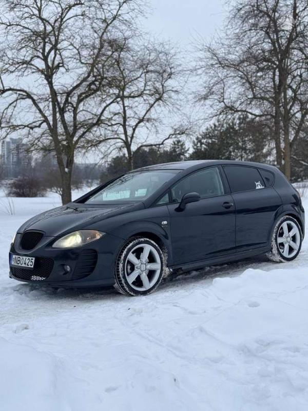 Black SEAT Leon 2006 in Vilnius, with an engine capacity of 2.00 L and mileage of 208 thousand km for 2550 €, photo 3 on AUTOMOTO.COM.LV