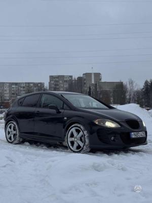 Black SEAT Leon 2006 in Vilnius, with an engine capacity of 2.00 L and mileage of 208 thousand km for 2550 €, photo 4 on AUTOMOTO.COM.LV