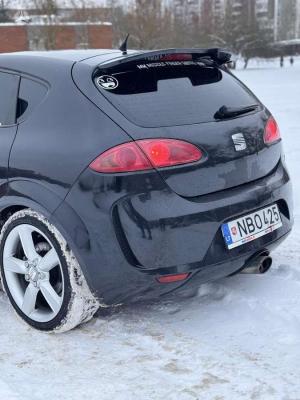Black SEAT Leon 2006 in Vilnius, with an engine capacity of 2.00 L and mileage of 208 thousand km for 2550 €, photo 5 on AUTOMOTO.COM.LV