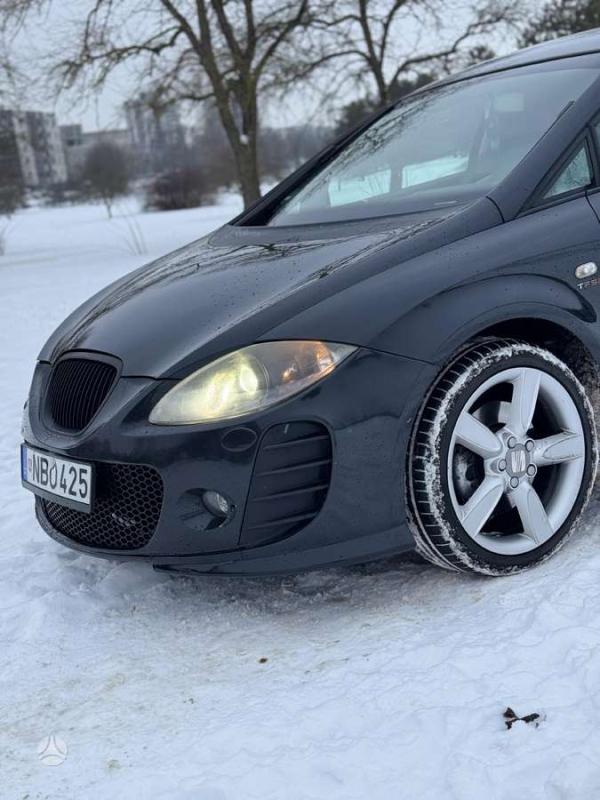 Black SEAT Leon 2006 in Vilnius, with an engine capacity of 2.00 L and mileage of 208 thousand km for 2550 €, photo 6 on AUTOMOTO.COM.LV