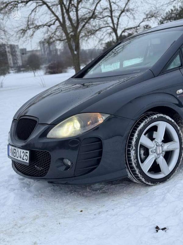 Black SEAT Leon 2006 in Vilnius, with an engine capacity of 2.00 L and mileage of 208 thousand km for 2550 €, photo 7 on AUTOMOTO.COM.LV