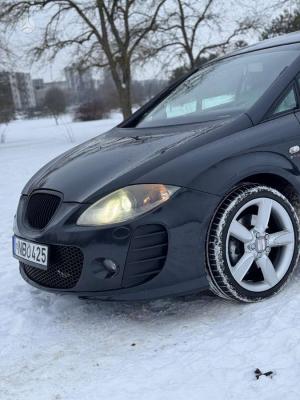 Black SEAT Leon 2006 in Vilnius, with an engine capacity of 2.00 L and mileage of 208 thousand km for 2550 €, photo 7 on AUTOMOTO.COM.LV