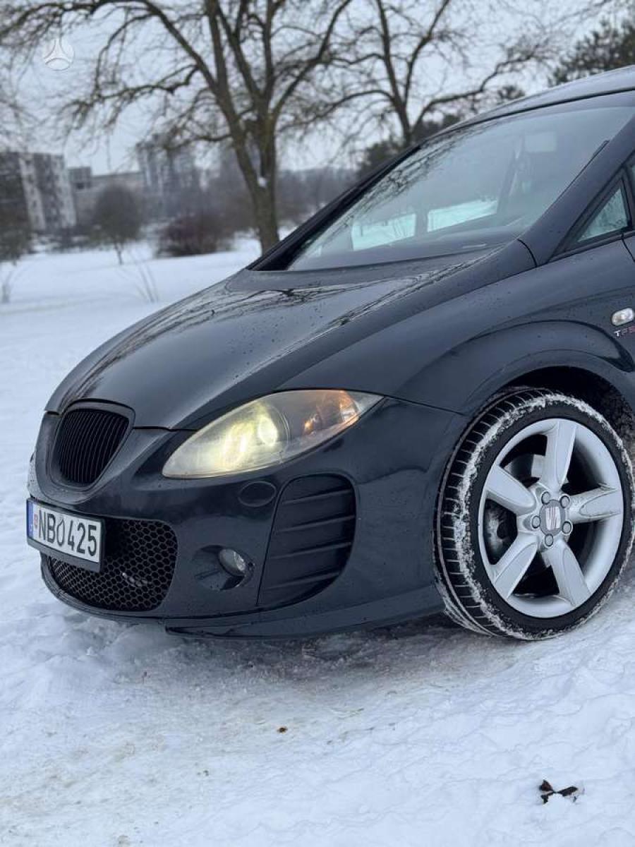 Black SEAT Leon 2006 in Vilnius, with an engine capacity of 2.00 L and mileage of 208 thousand km for 2550 €, photo 7 on AUTOMOTO.COM.LV
