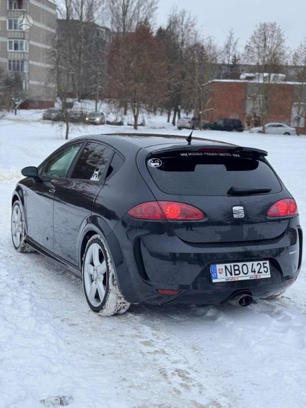 Black SEAT Leon 2006 in Vilnius, with an engine capacity of 2.00 L and mileage of 208 thousand km for 2550 €, photo 8 on AUTOMOTO.COM.LV