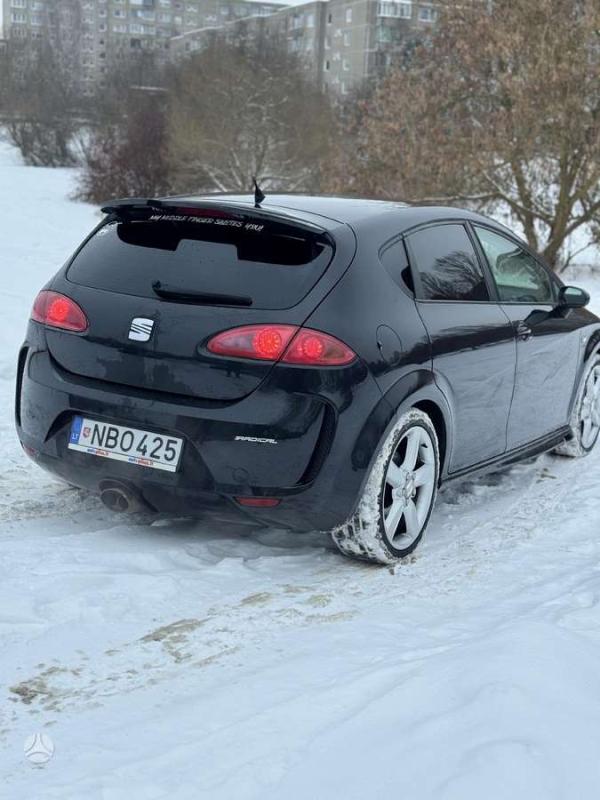 Black SEAT Leon 2006 in Vilnius, with an engine capacity of 2.00 L and mileage of 208 thousand km for 2550 €, photo 10 on AUTOMOTO.COM.LV