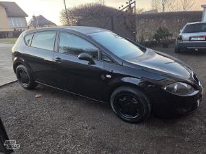 Melns SEAT Leon 2006 Telšiai, ar dzinēja tilpumu 1.90 L un nobraukumu 333 tūkst. km par 1750 €, foto  vietnē AUTOMOTO.COM.LV