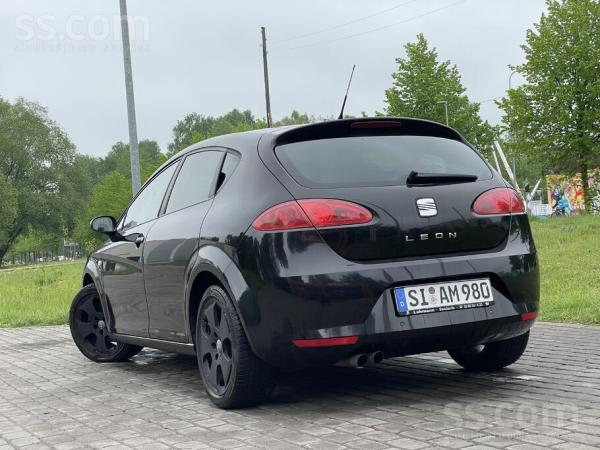 Melns SEAT Leon 2006 Rīga, ar dzinēja tilpumu 2.00 L un nobraukumu 155 tūkst. km par 2990 €, foto 4 vietnē AUTOMOTO.COM.LV