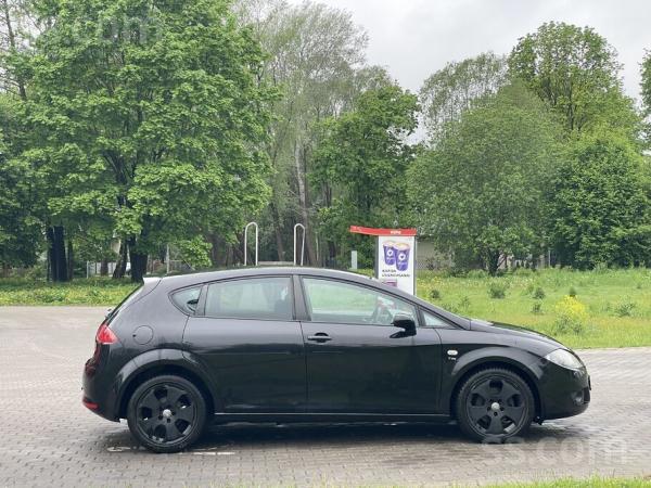 Melns SEAT Leon 2006 Rīga, ar dzinēja tilpumu 2.00 L un nobraukumu 155 tūkst. km par 2990 €, foto 5 vietnē AUTOMOTO.COM.LV