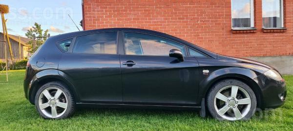 Melns SEAT Leon 2006 Ogre, ar dzinēja tilpumu 2.00 L un nobraukumu 394 tūkst. km par 2799 €, foto 2 vietnē AUTOMOTO.COM.LV