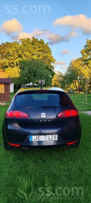 Black SEAT Leon 2006 in Ogre, with an engine capacity of 2.00 L and mileage of 394 thousand km for 2799 €, photo 4 on AUTOMOTO.COM.LV