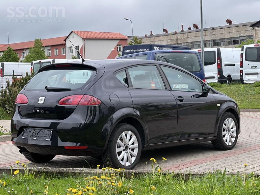 Black SEAT Leon 2006 in Cesis, with an engine capacity of 1.60 L and mileage of 224 thousand km for 3500 €, photo 4 on AUTOMOTO.COM.LV