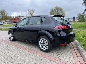Black SEAT Leon 2006 in Cesis, with an engine capacity of 1.60 L and mileage of 224 thousand km for 3500 €, photo 6 on AUTOMOTO.COM.LV