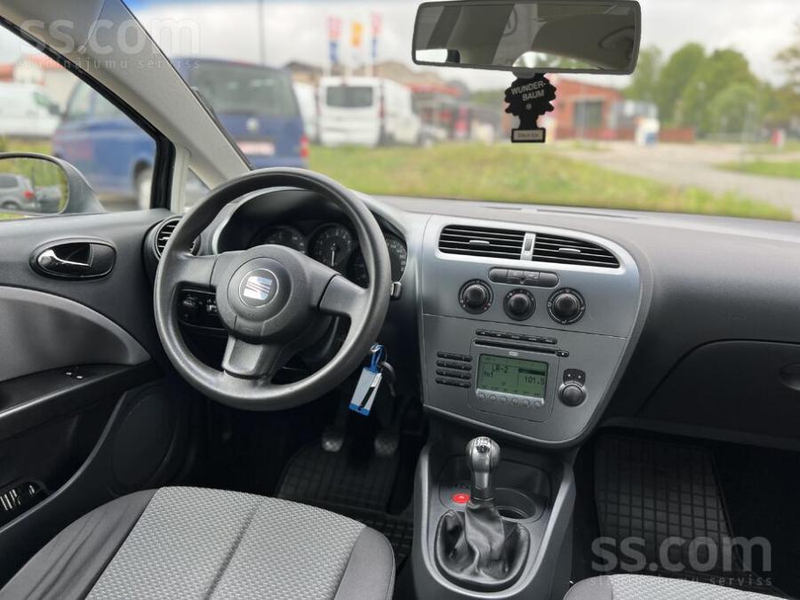 Black SEAT Leon 2006 in Cesis, with an engine capacity of 1.60 L and mileage of 224 thousand km for 3500 €, photo 9 on AUTOMOTO.COM.LV