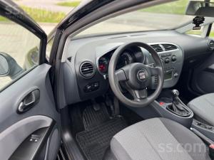 Black SEAT Leon 2006 in Cesis, with an engine capacity of 1.60 L and mileage of 224 thousand km for 3500 €, photo 10 on AUTOMOTO.COM.LV