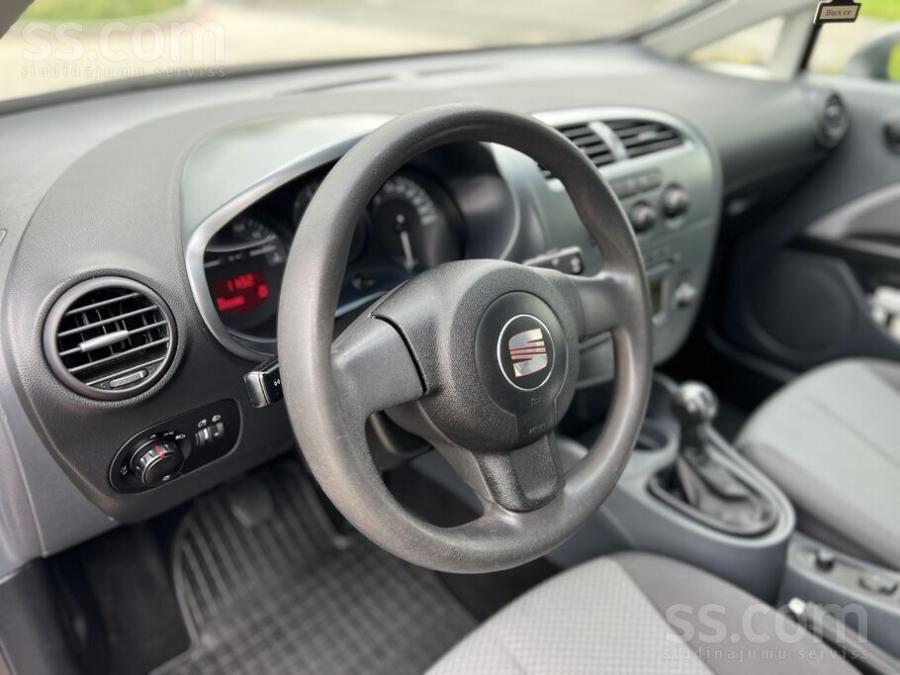 Black SEAT Leon 2006 in Cesis, with an engine capacity of 1.60 L and mileage of 224 thousand km for 3500 €, photo 11 on AUTOMOTO.COM.LV