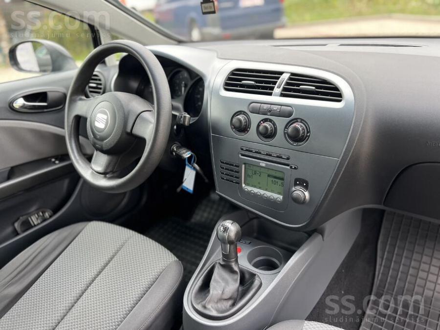 Black SEAT Leon 2006 in Cesis, with an engine capacity of 1.60 L and mileage of 224 thousand km for 3500 €, photo 12 on AUTOMOTO.COM.LV