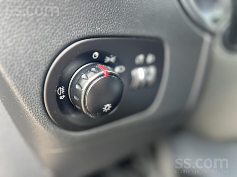 Black SEAT Leon 2006 in Cesis, with an engine capacity of 1.60 L and mileage of 224 thousand km for 3500 €, photo 15 on AUTOMOTO.COM.LV