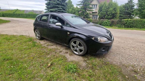 Melns SEAT Leon 2006 Kauņa, ar dzinēja tilpumu 1.97 L un nobraukumu 324 tūkst. km par 950 €, foto 1 vietnē AUTOMOTO.COM.LV