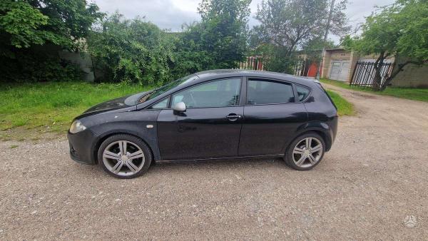 Melns SEAT Leon 2006 Kauņa, ar dzinēja tilpumu 1.97 L un nobraukumu 324 tūkst. km par 950 €, foto 5 vietnē AUTOMOTO.COM.LV