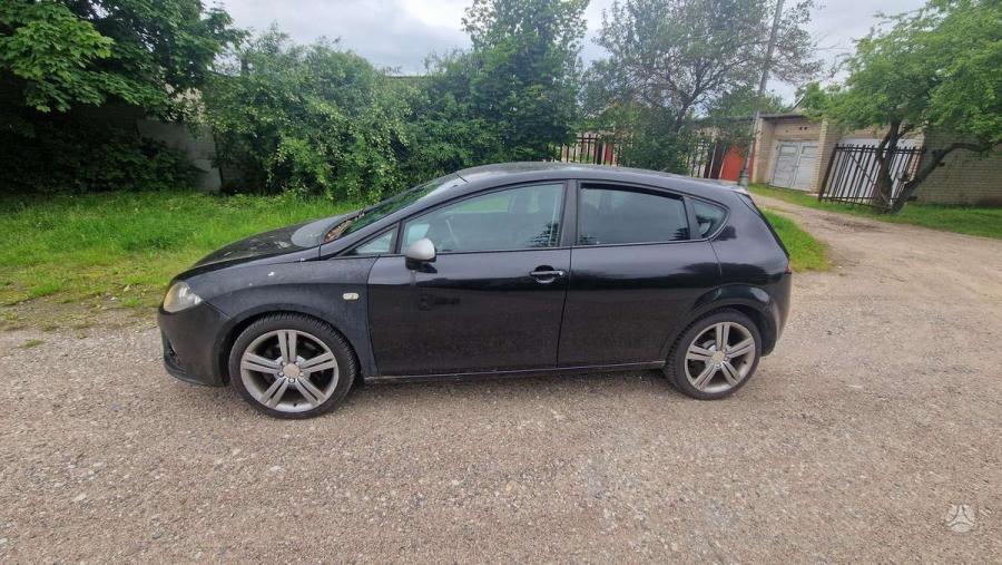 Black SEAT Leon 2006 in Kaunas, with an engine capacity of 1.97 L and mileage of 324 thousand km for 950 €, photo 6 on AUTOMOTO.COM.LV