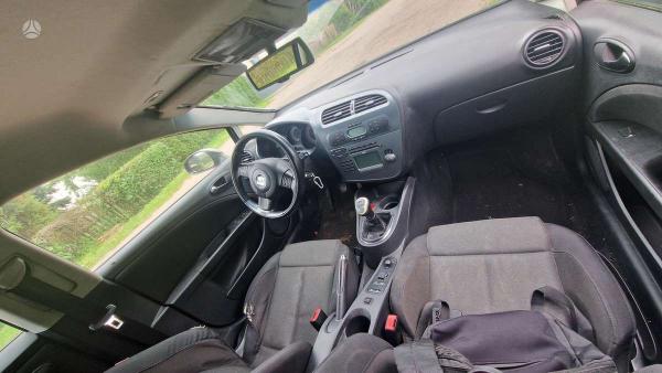 Melns SEAT Leon 2006 Kauņa, ar dzinēja tilpumu 1.97 L un nobraukumu 324 tūkst. km par 950 €, foto 7 vietnē AUTOMOTO.COM.LV