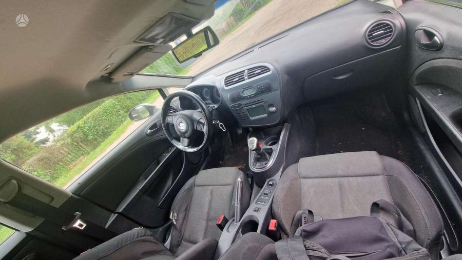 Black SEAT Leon 2006 in Kaunas, with an engine capacity of 1.97 L and mileage of 324 thousand km for 950 €, photo 8 on AUTOMOTO.COM.LV