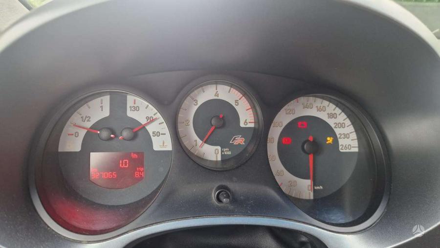 Black SEAT Leon 2006 in Kaunas, with an engine capacity of 1.97 L and mileage of 324 thousand km for 950 €, photo 10 on AUTOMOTO.COM.LV