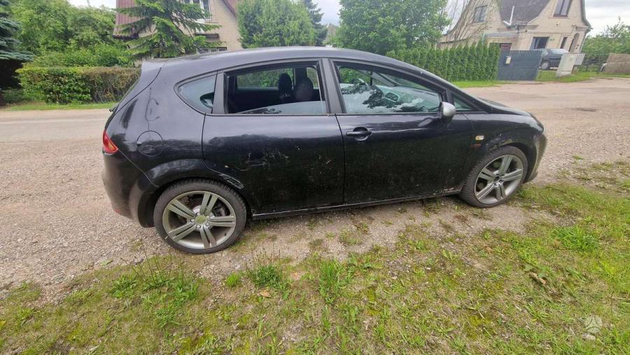 Black SEAT Leon 2006 in Kaunas, with an engine capacity of 1.97 L and mileage of 324 thousand km for 950 €, photo 17 on AUTOMOTO.COM.LV