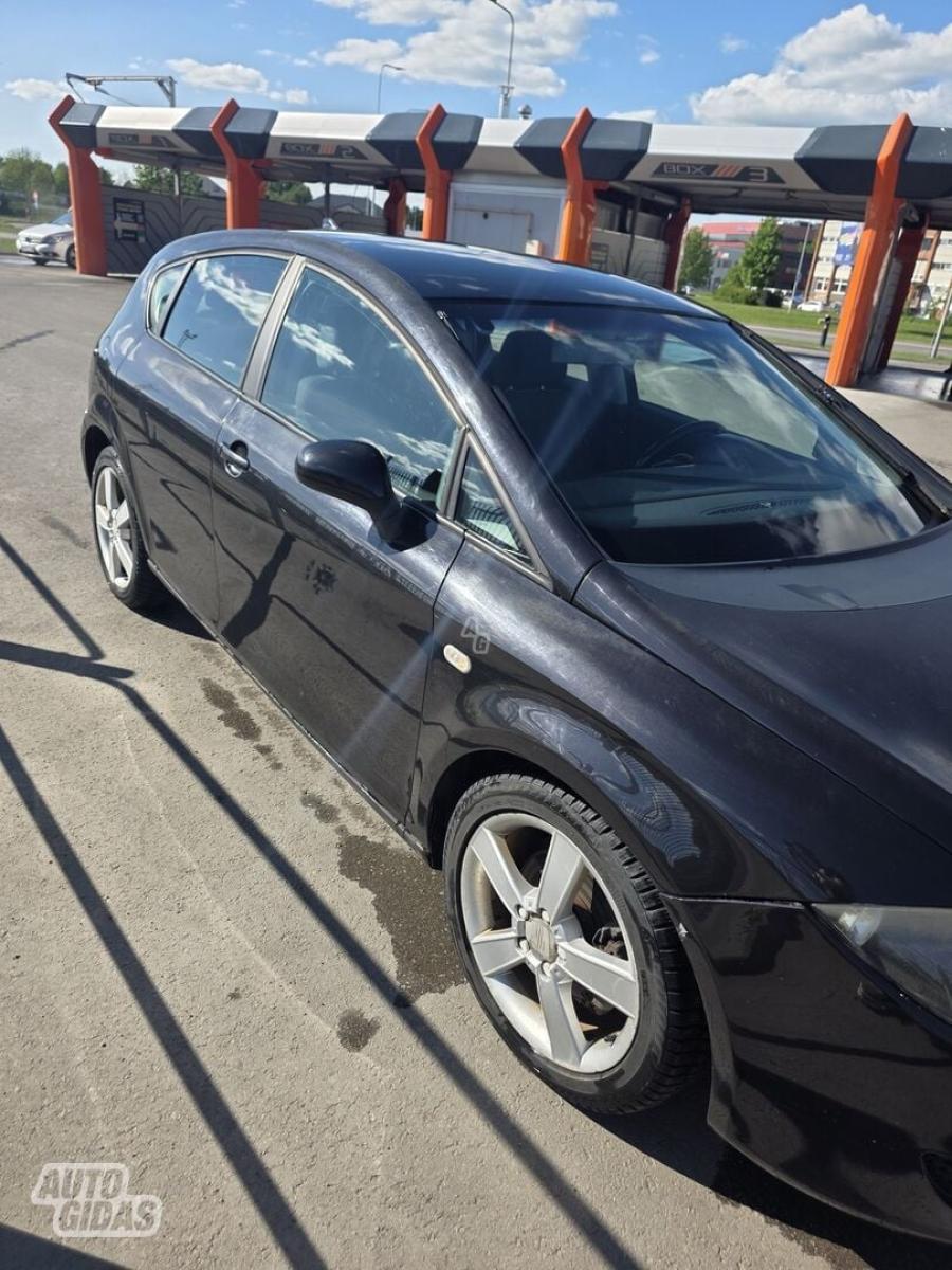 Melns SEAT Leon 2006 Šauļi, ar dzinēja tilpumu 2.00 L un nobraukumu 301 tūkst. km par 1800 €, foto 3 vietnē AUTOMOTO.COM.LV