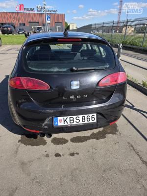 Melns SEAT Leon 2006 Šauļi, ar dzinēja tilpumu 2.00 L un nobraukumu 301 tūkst. km par 1800 €, foto 7 vietnē AUTOMOTO.COM.LV